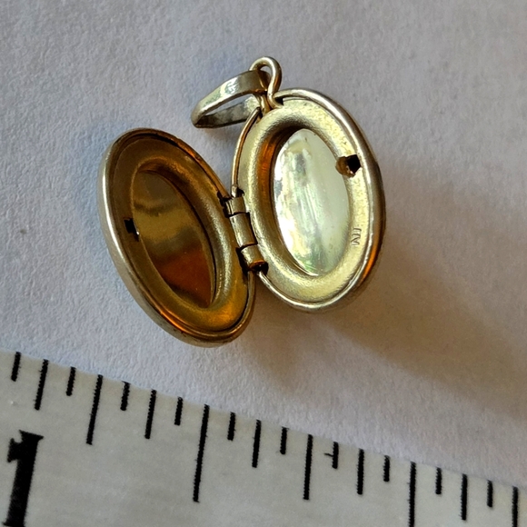 Jewelry | Elegant 14k Yellow Gold Filled Oval Locket Pendant Mini ...
